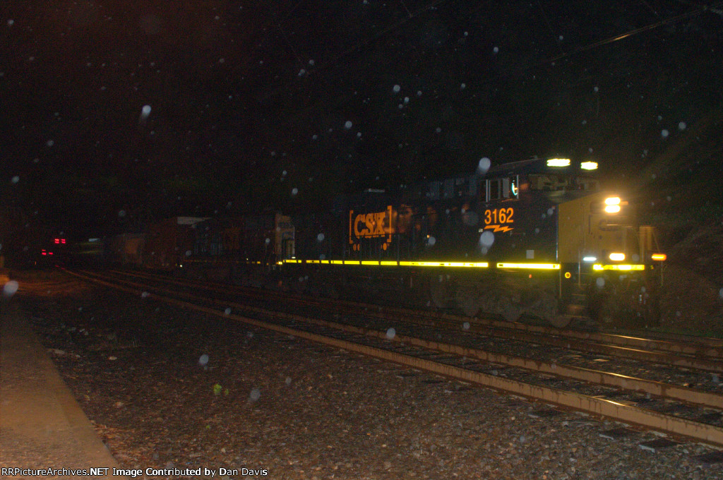 CSX ES44AH 3162 leads Q439